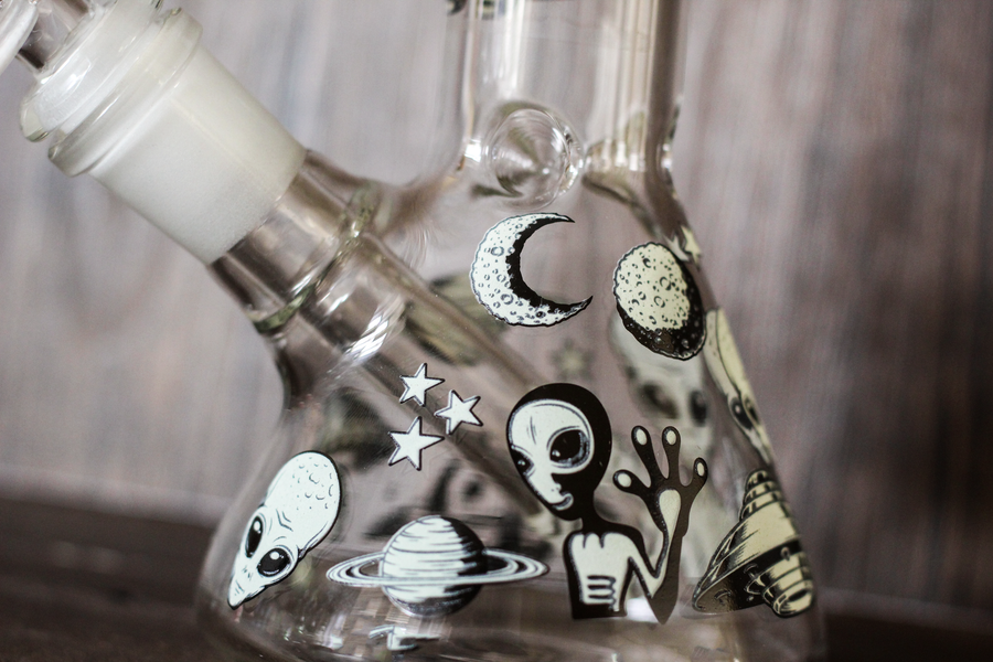 Alien Contact GLOW Bong – SWL